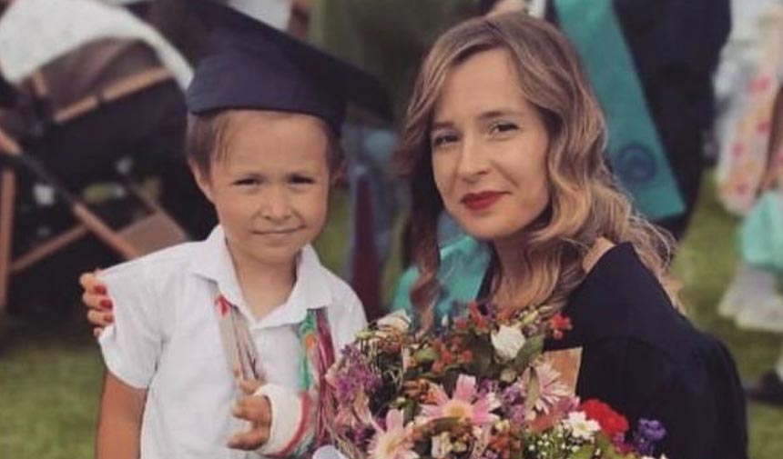 Eskişehir'de cinayete kurban giden anne ve oğlu bugün toprağa verilecek! Eskişehir'de cinayete kurban giden anne ve oğlu bugün toprağa verilecek!