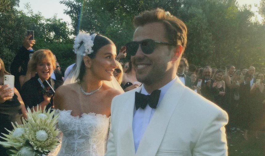 Tolga Sarıtaş - Zeynep Mayruk çifti Çeşme’de evlendi!